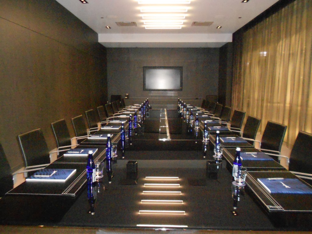 Exploring The Radisson Blu Chicago - Angelina Travels